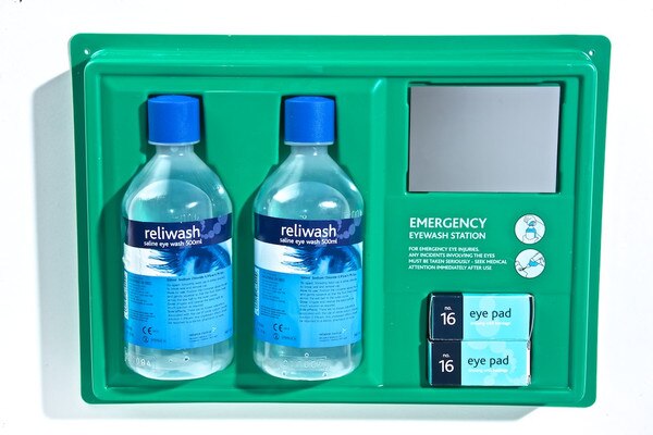 EYEWASH STATION WITH MIRROR + 2X500ML BOTTLES | SAFEAID